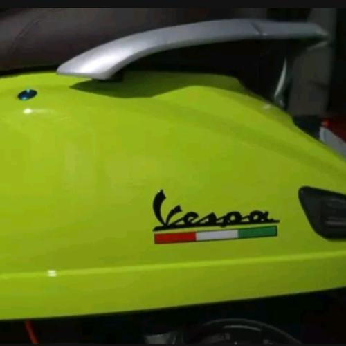 Jual Emblem uwinfly T3 super tulisan vespa logo timbul - gold - Kota ...