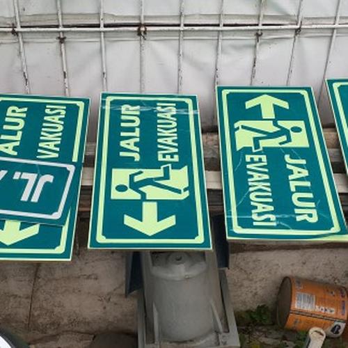 Promo Sign Jalur evakuasi Reflective - Fosfor Grade A - Plat Aluminium ...
