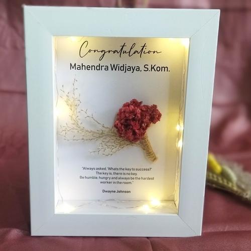 Promo Frame souvenir wisuda Bingkai 3D 13 X 18, Buket Bunga Kering ...