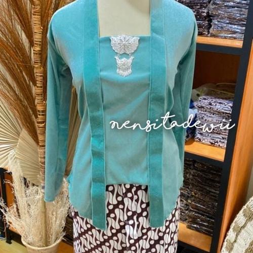 Jual [1 Set] Kebaya Bludru Kutubaru + Jarik Instan / Nuansa Hijau ...
