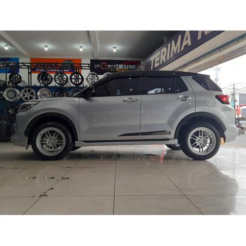 Jual tampilan toyota raize pakai velg hsr ring 17 kumamoto free ongkir ...