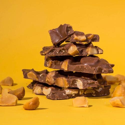 Jual Pipiltin Cocoa Cokelat Cracks - Milk Chocolate Macadamia Nut ...