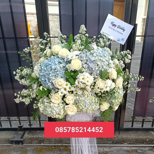 Jual bunga standing duka cita surabaya/standing happy wedding surabaya ...
