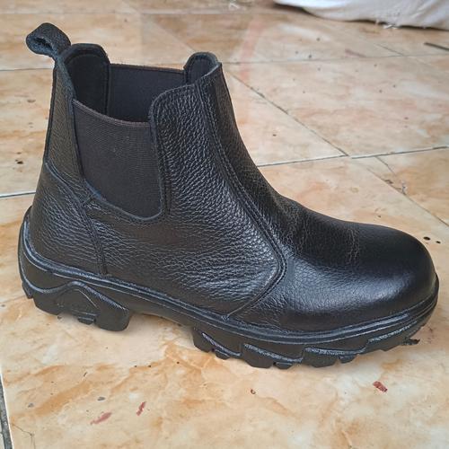 Jual sepatu boot safety kulit asli. - Kr18, 44 - Kota Surabaya ...
