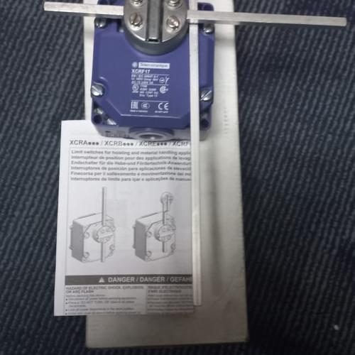 Jual Limit Switch Xcrf17 single speed Schneider tlemaniqiue Original ...
