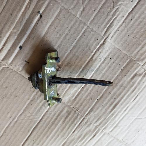 Jual Check door tahanan pintu bagian kanan Timor KIA shepia - Kab ...