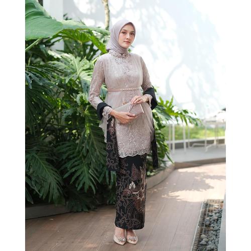 Jual kebaya wisuda modern panjang payet Solo Batik Kebaya Allsize Kekinian - MOCCA, Set Kebaya ...