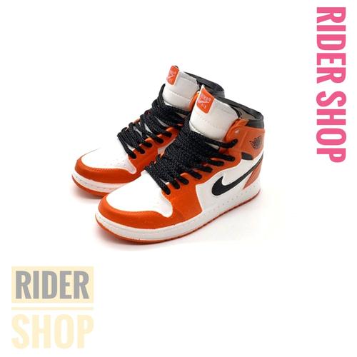 Jual skala 1/6 miniatur sepatu merah selop kitbash figure sneaker shoes ...