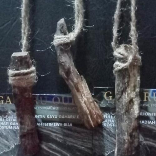 Jual liontin kayu gaharu super تعليقة_كسرة_العود full getah resin ...