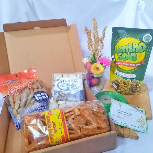 Promo Paket Hampers Makanan Khas Solo Snack Box Manis Pedas - Kota ...