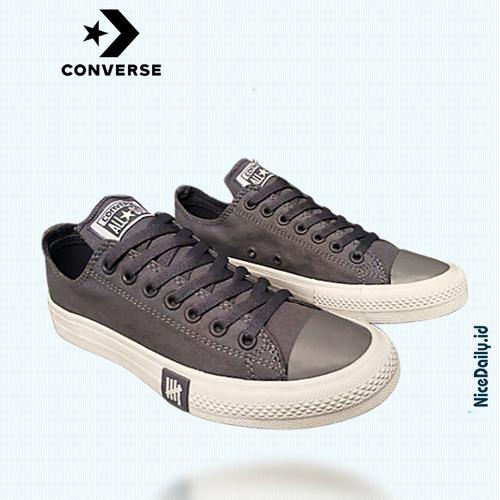 Jual Sepatu Sneakers Casual Pria Wanita Converse All Star Chuck Taylor ...
