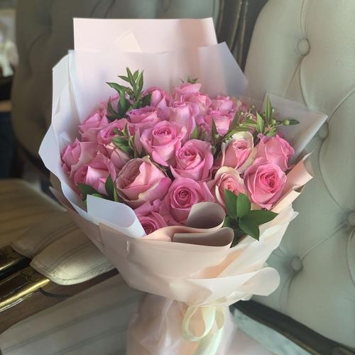 Jual Simple Korean Bouquet Hot Pink Roses Bucket Buket Wisuda Segar ...