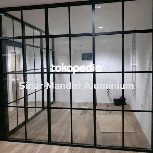 Jual hasil pemasangan kusen partisi aluminium inkalum hitam doff - Kota ...