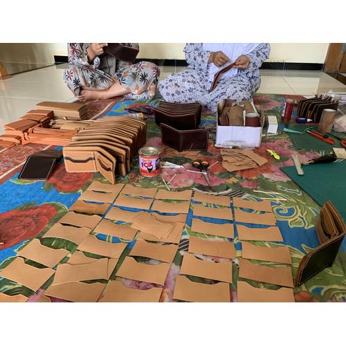 Jual maklun pembuatan produk dompet tas dan lainya mengunkan brand ...