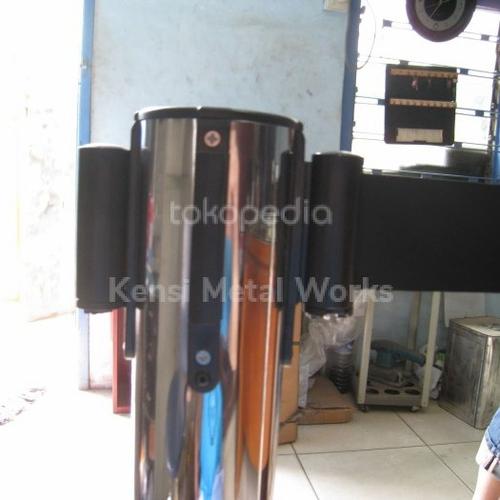 Jual Tiang Pembatas Tiang Antrian Stainless Pita Hitam / tiang Sablon ...