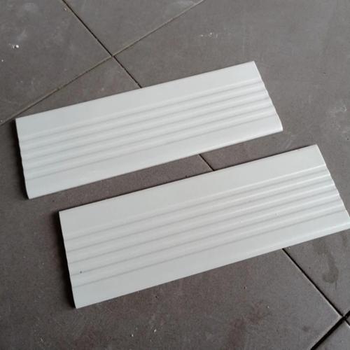 Jual Roman Keramik SN13606 Steptile Stepnosing Tangga White 10x30 B ...