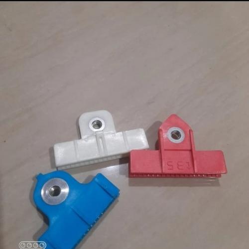 Jual Plastik Dudukan Penjepit Rel Kaca Mobil Universal harga satuan ori ...