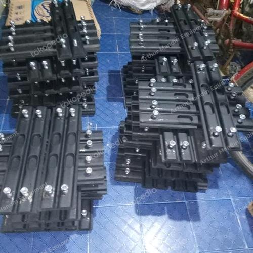 Jual RUBBER KARET TRACKPAD SHOE PC70 INCLUDE BOLT + NUT - Jakarta Barat ...