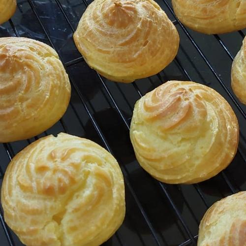 Jual Kue Soes Mini Isi Vla Enak Satuan - Original Rhum - Jakarta Barat ...