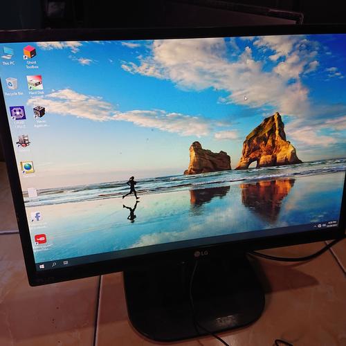 Jual Monitor led LG 20inch panel ips minus kotor dan white spot dikit ...