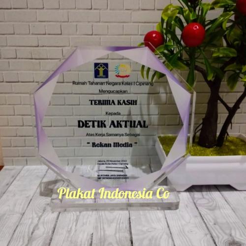 Jual Plakat Akrilik, Piagam Trophy Akrilik, Plakat Ucapan Terima Kasih ...