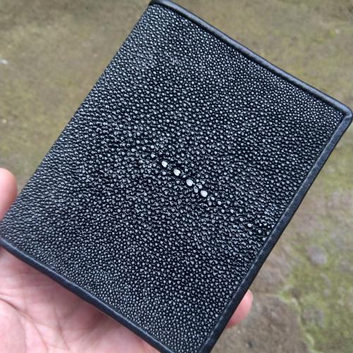 Jual Tempat kartu dari kulit ikan pari tetes air warna hitam - Kab ...