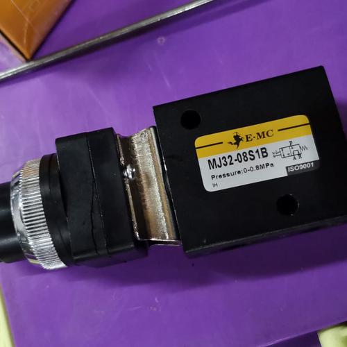 Jual Selector Switch Valve Pneumatic EMC MJ32 - 08 - Kota Bandung - Hidrolik bandung | Tokopedia