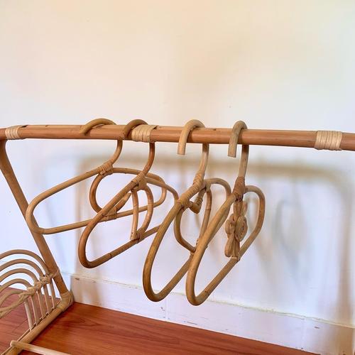Jual Hanger Rotan | Hanger Rotan Anak | Gantungan Baju Rotan - Bulan ...