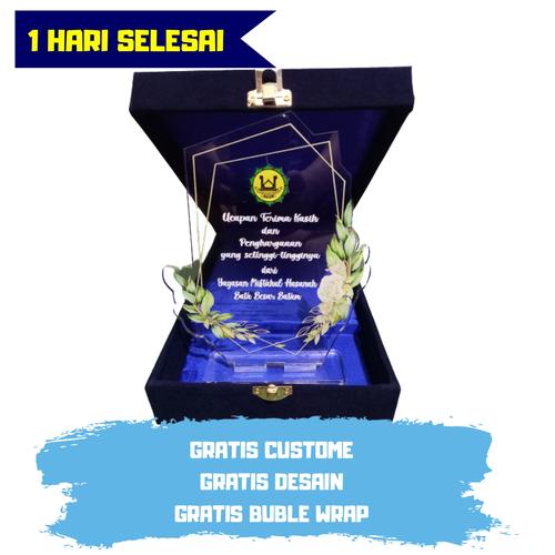 Jual Sehari Jadi Plakat Akrilik Custom + box |Plakat Wisuda | Plakat ...