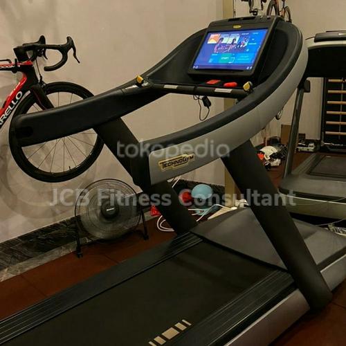 Jual TechnoGym Treadmil Unity Touch Screen Android bisa Youtube Netflix ...
