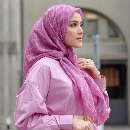 Jual BUTTONSCARVES LOUVRE EXTENDED VOAL SQUARE - DARK GREEN - Jakarta ...