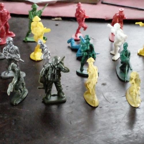 Jual figure tentara mainan tentara plastik mainan jadul tentara warna ...