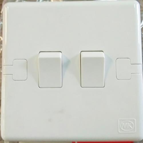 Jual SAKLAR SERI / DOUBLE MK ECORE E8872WI WHITE - Kota Samarinda ...