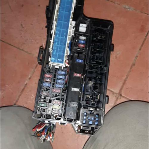 Jual Fuse box atau box sekring komplit assy toyota innova bensin ...