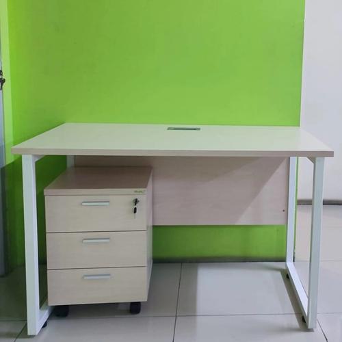 Jual Meja kantor Euro uk.120 komplit laci dorong kaki besi warna maple ...