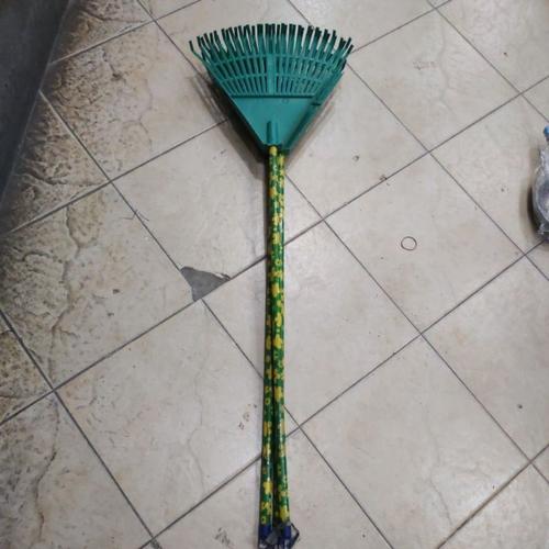 Jual SAPU DAUN/SAPU TAMAN/SAPU GARUK BESI - PLASTIK - Kota Pekanbaru ...