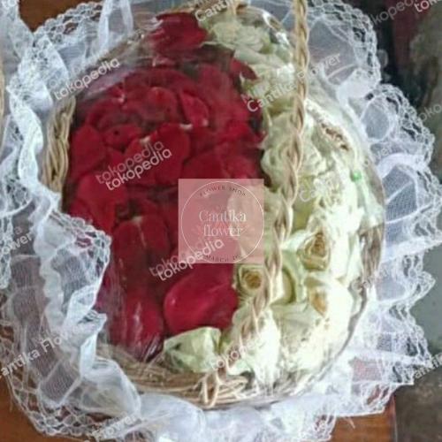 Jual bunga tabur keranjang rombe cantik /kelopak mawar tabur/asli fresh ...
