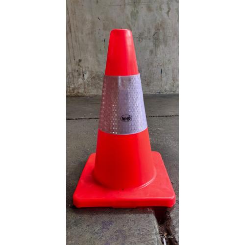 Jual 20 pcs Traffic Cone Safety Cone kerucut pembatas 45 cm - Kota Surabaya - omsituansan ...