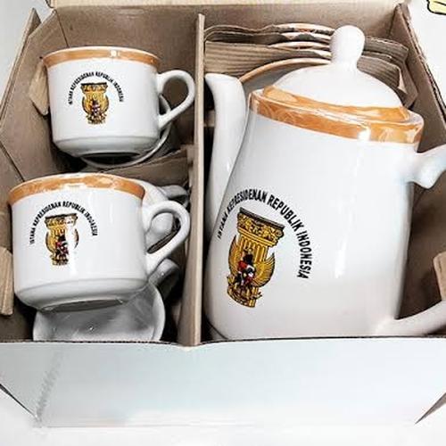 Promo satu set teko dan cangkir logo istana presiden ri - Jakarta Pusat - aliv trophy | Tokopedia