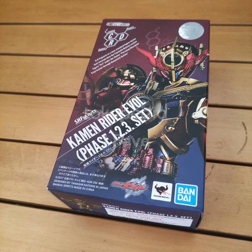 Jual Bandai SHFiguarts SHF Kamen Rider Evolt ( phase 1,2,3 Set ...