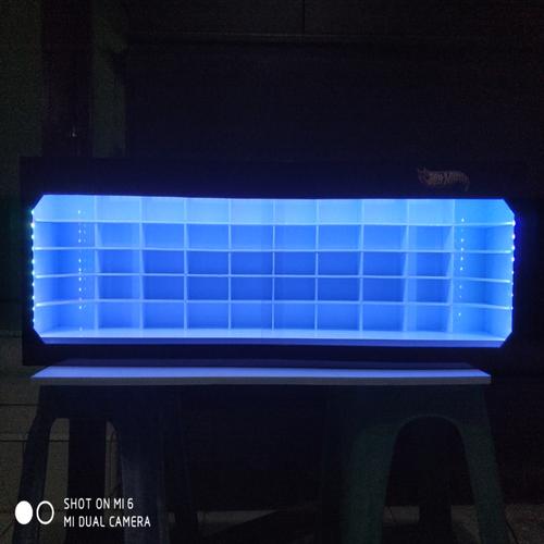 Jual Rak Hotwheels Landscape Display Akrilik Isi 50 Lampu LED RGB Dan ...