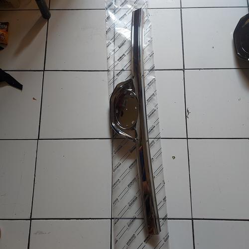 Jual molding radiator grille crhum avanza xenia baru 53121-BZ670 ...