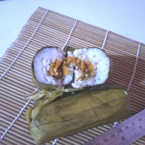 Jual lontong homemade isi oncom pedas-lontong nasi oncom-kue ...
