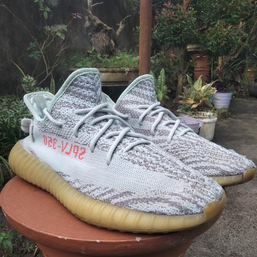Jual Sepatu Yeezy boost keren size 41 insole 26 cm - Kab. Ogan Komering ...