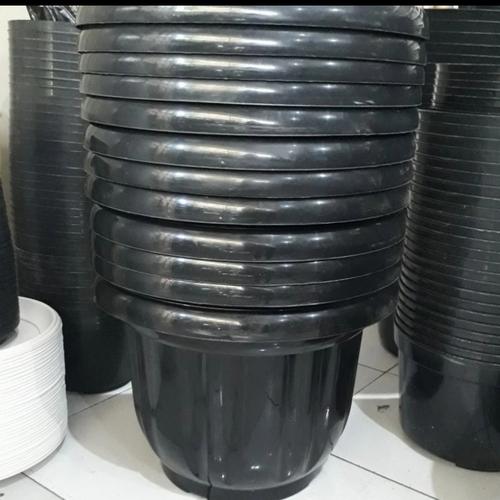 Jual pot bunga 50 hitam model kuping, pot plastik hitam besar ukuran 50 ...