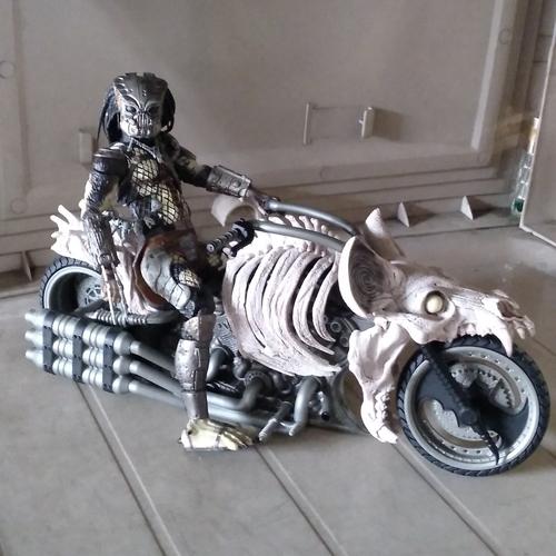 Jual Neca Predator Masked Prototype And Batcycle McFarlane Action ...