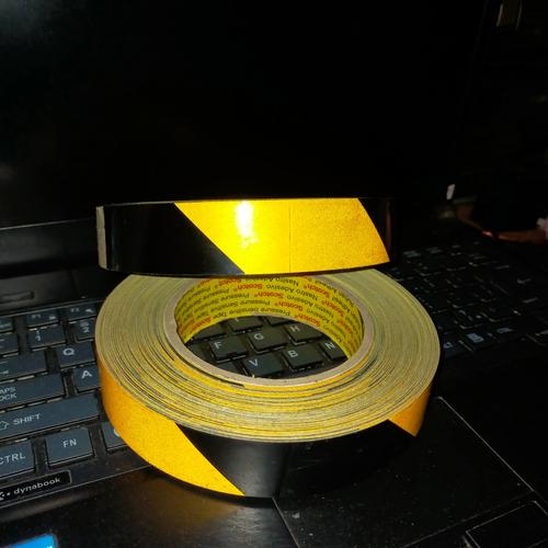 Jual Scotlite - Lakban Nyalah Stiker Reflektor Hitam-Kuning 24mm x 45 ...