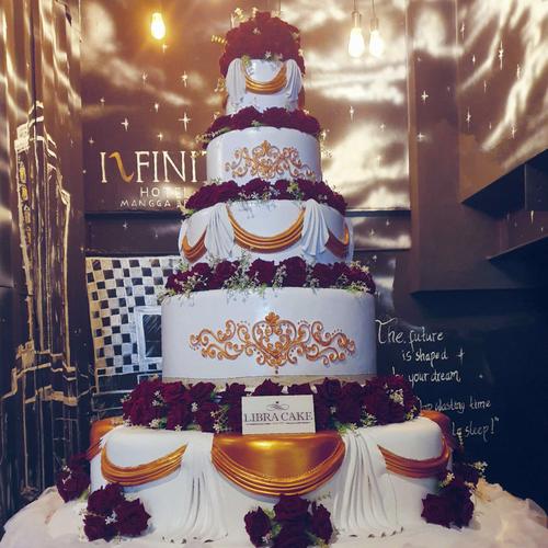 Jual Wedding Cake | Kue Pernikahan | The Royal Red Rose - W2222E ...
