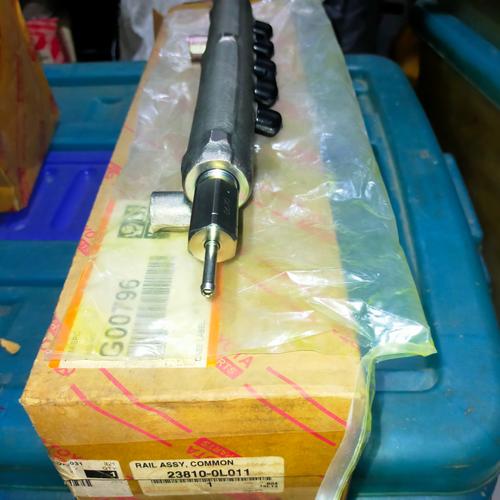 Jual Common rail Commonrail Assy Innova Hilux Fortune hiace Original ...