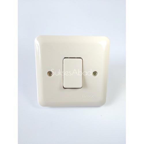 Jual SAKLAR SAKELAR SINGLE ENGKEL TUNGGAL BROCO NEW GEE - Kota Bandung ...